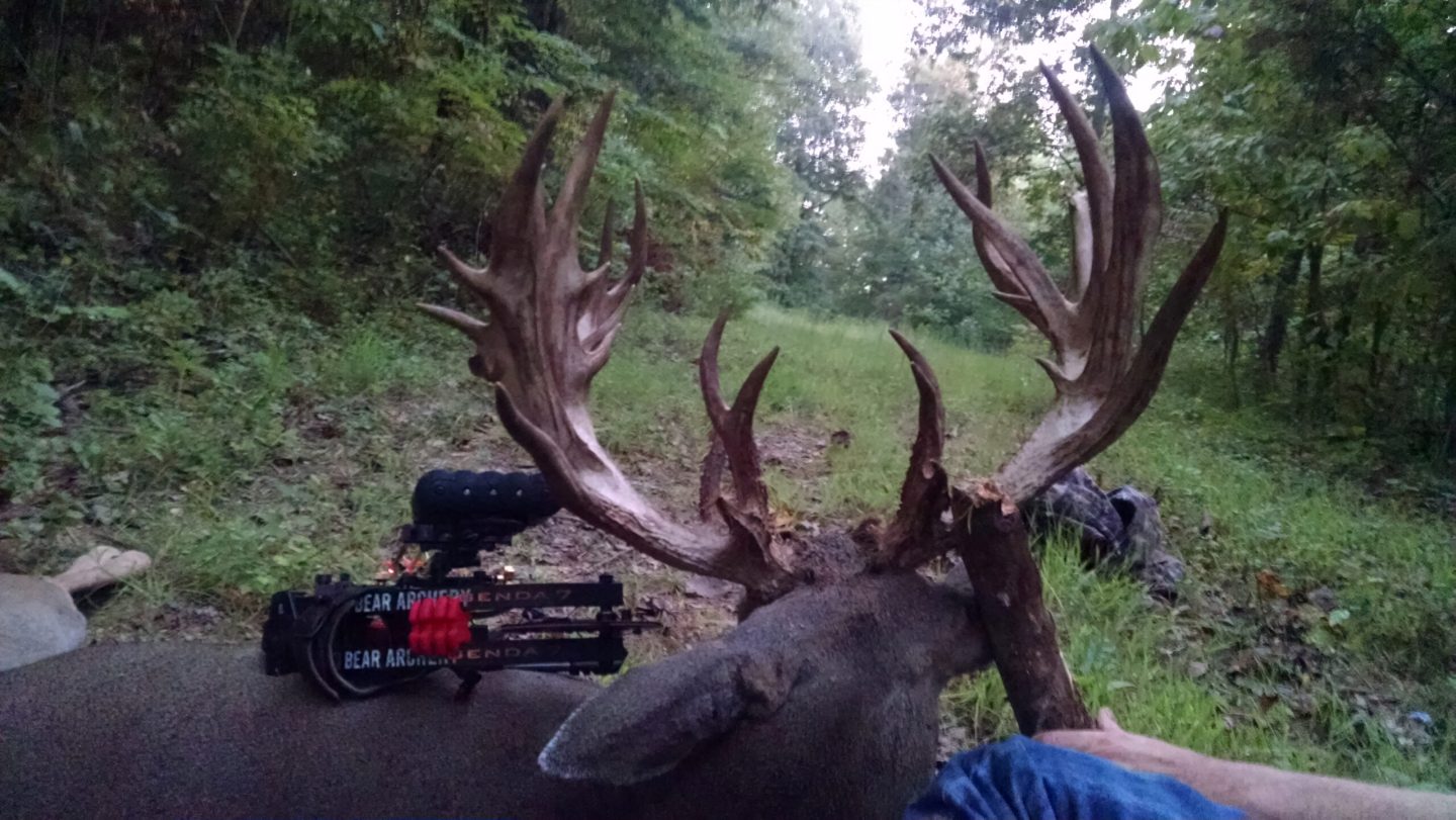 Kentucky Bowhunter Shoots Monster 200+ Non-typical Whitetail