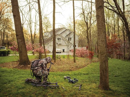 9 Photos of a Surreal Day in the Life of Suburban Deer Hunters ...