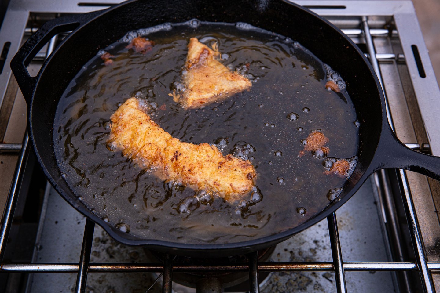 How to Fry Fish: The Ultimate Guide on Everything from Oil Temperature ...