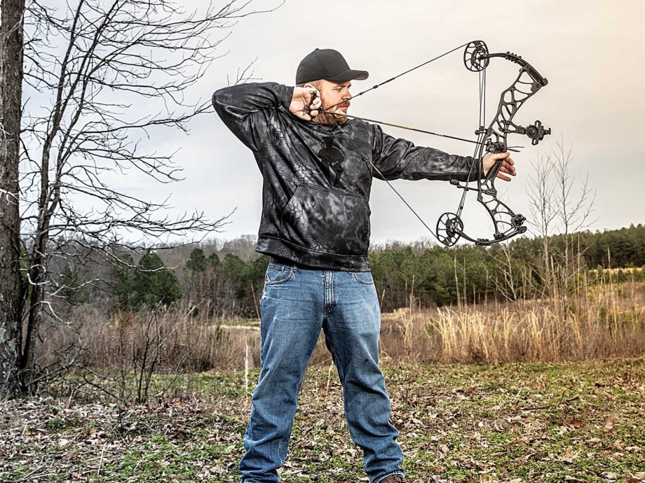 How to Shoot a Traditional Bow: The Basics of Trad Archery