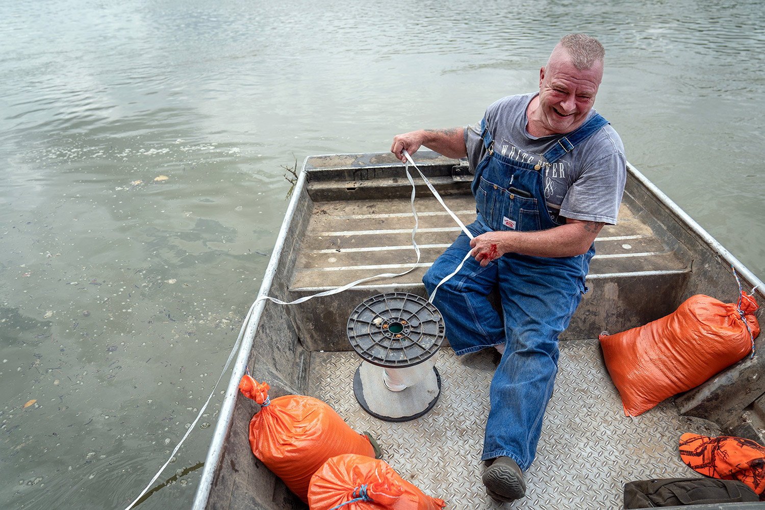 24 Fascinating Photos of Catfish Trotlining, a Dying Art in the South