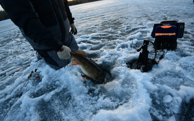 Save $150 on a Garmin Striker 5cv Ice Fishing Bundle | Outdoor Life