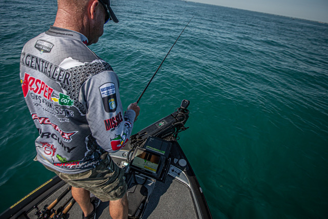 7 Forward Facing Sonar Tips: Settings, Mounting, and Techniques Explained