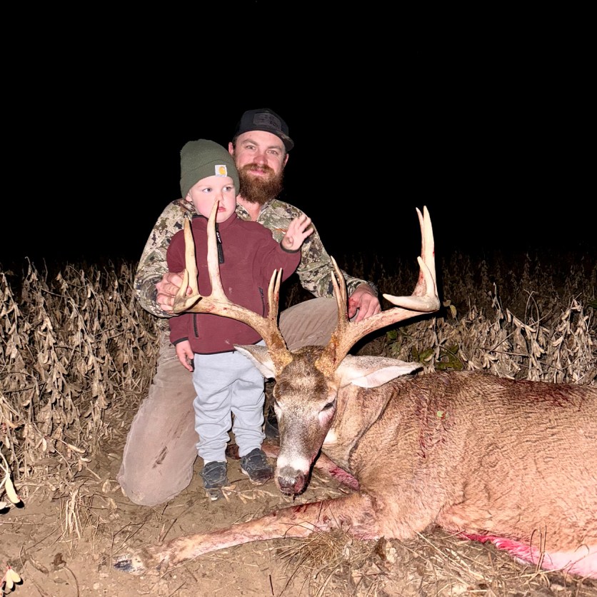 Ohio Bowhunter Tags Giant Buck with Split Brow Tines off His Friend's ...
