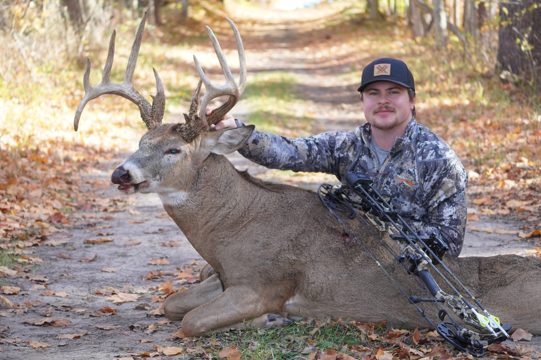 Ohio Hunter Arrows Remarkable 'Droop' Tine Buck | Outdoor Life