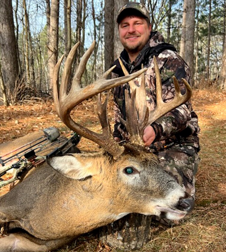 Wisconsin Bowhunter Bleats in 16-Pointer and Kills It with a 20-Year ...
