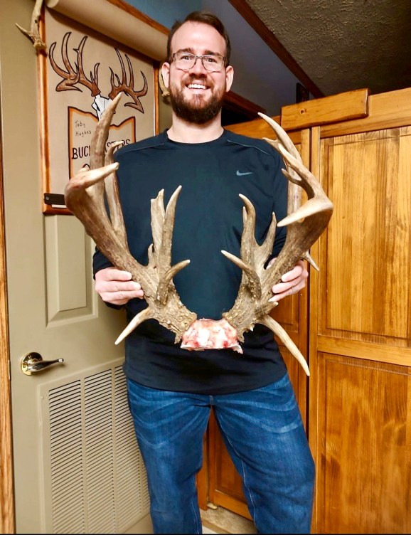 Rookie Crossbow Hunter’s First Buck Is a 200-Class Nontypical Monster ...
