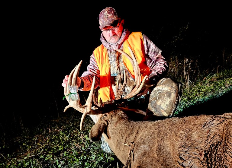 8 Ways Whitetails Communicate with Their Tails, and What Each Means for ...