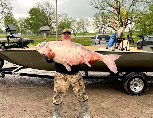 This Fisherman Caught a New World-Record Carp in His Neighborhood Pond ...