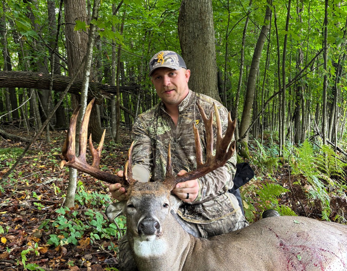 Wisconsin Bowhunter Tags 20-Point Buck While Sneaking into His Stand at ...