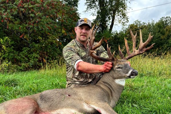 Wisconsin Bowhunter Tags 20-Point Buck While Sneaking into His Stand at ...