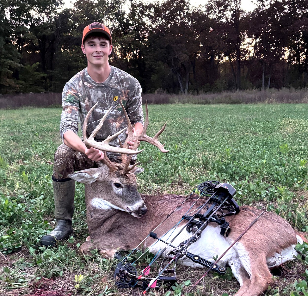 College Kid Plays Hooky and Arrows a Huge Missouri Buck with 3 Main ...