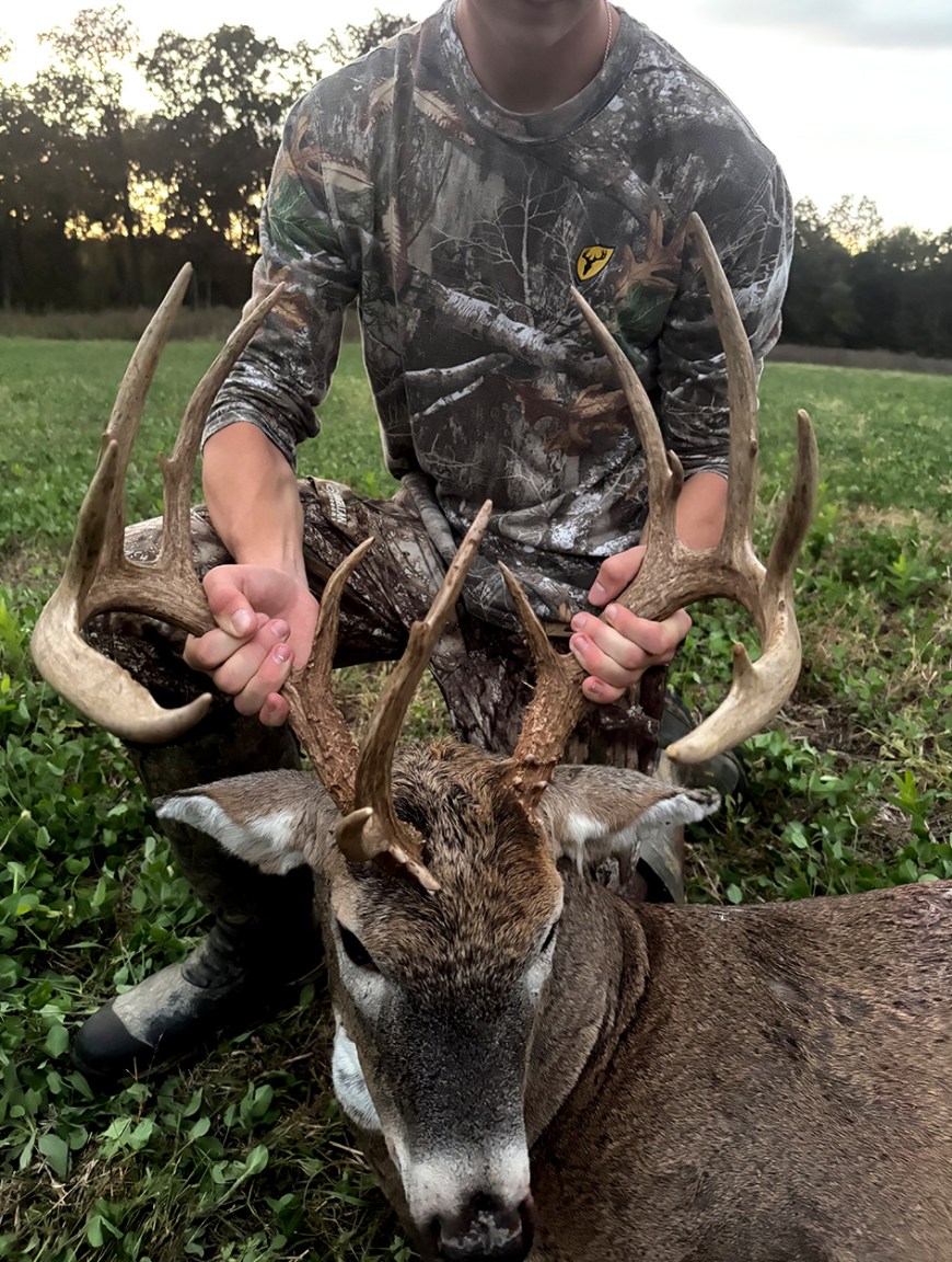 College Kid Plays Hooky and Arrows a Huge Missouri Buck with 3 Main ...