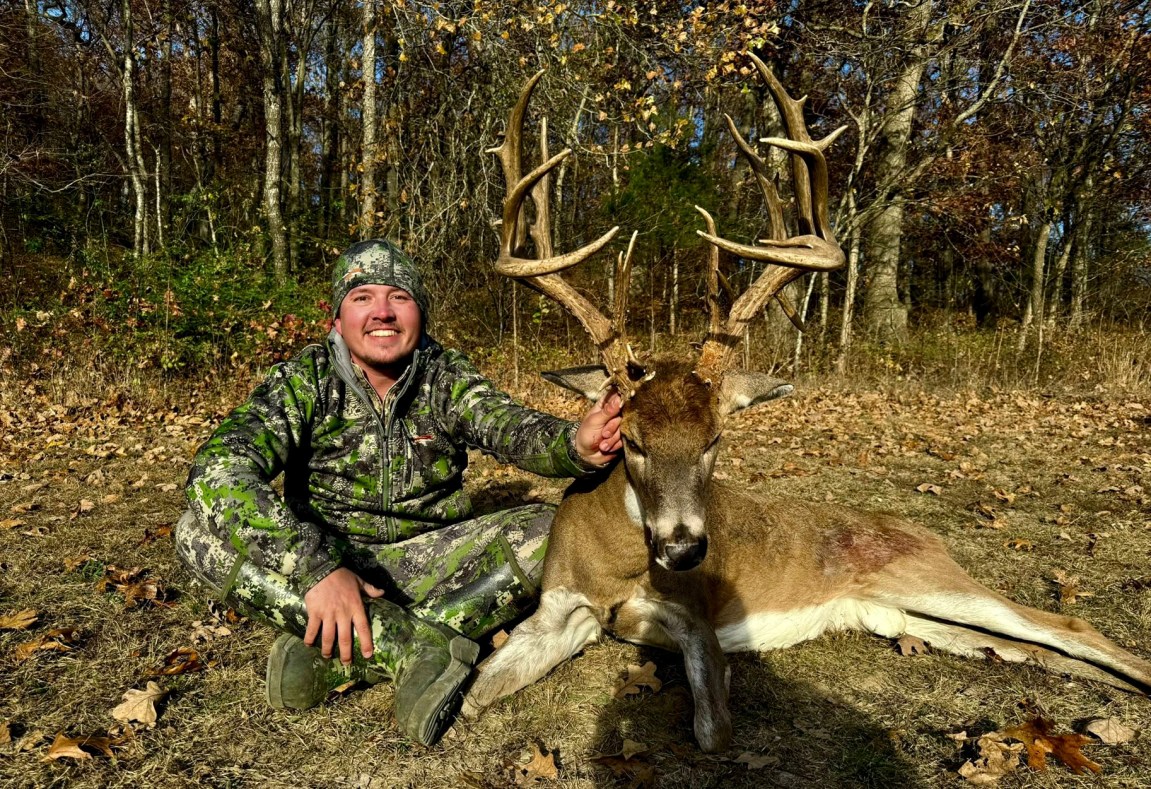 Missouri Bowhunter Ends 3-Year Quest for 'Cactus Jack,' a 34-Point Buck ...