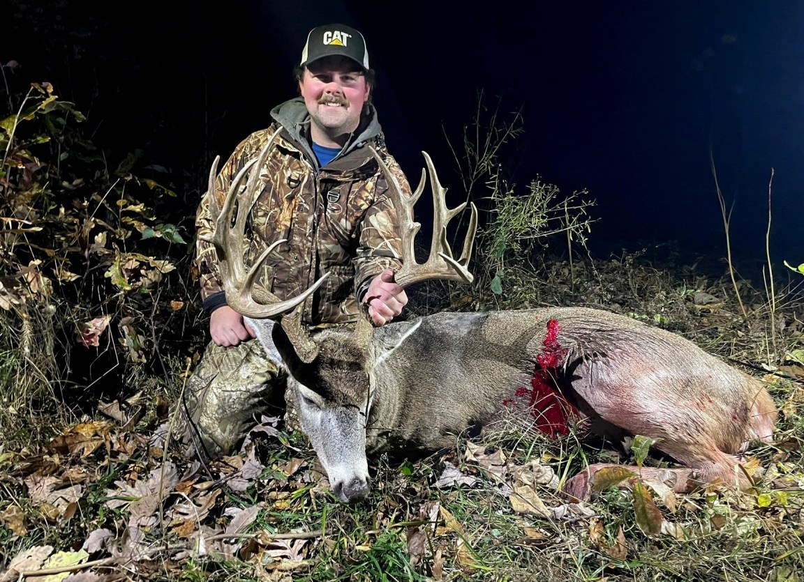 Missouri Bowhunter Tags 180-Class Buck That He Nicknamed 'Texas Red ...