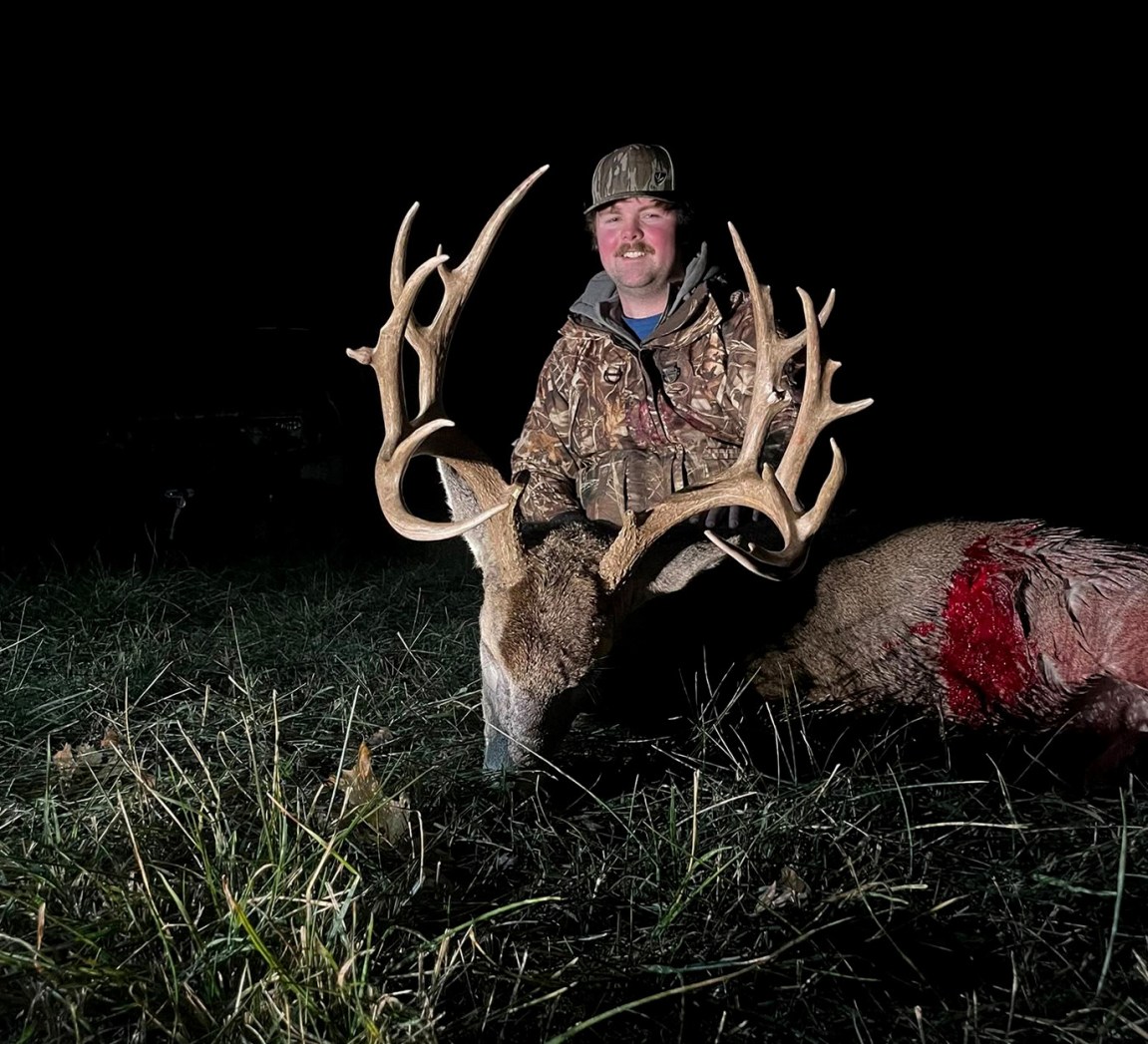 Missouri Bowhunter Tags 180-Class Buck That He Nicknamed 'Texas Red ...