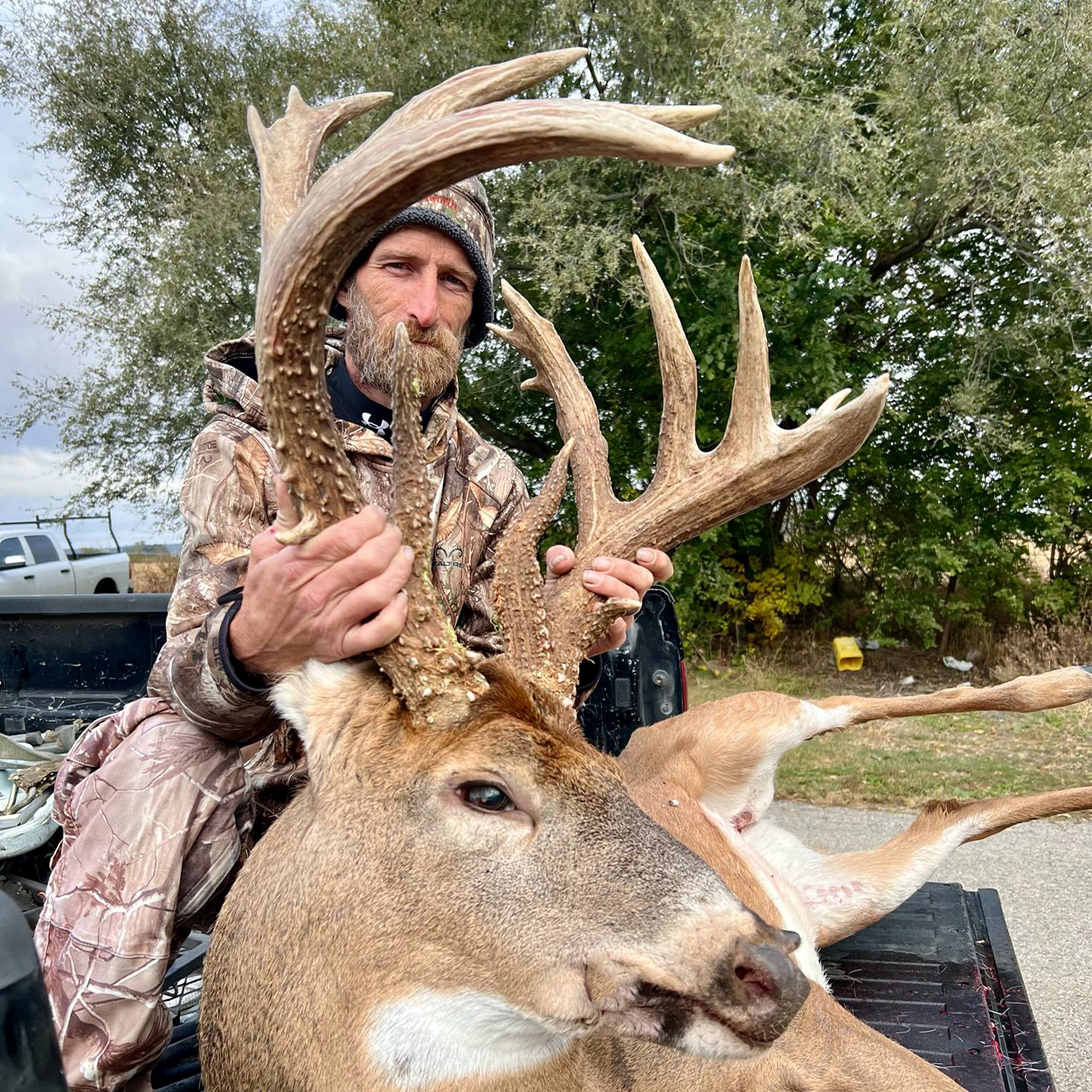 Fishing Guide Grunts in This Stud Kansas Buck to 2 Yards | Outdoor Life