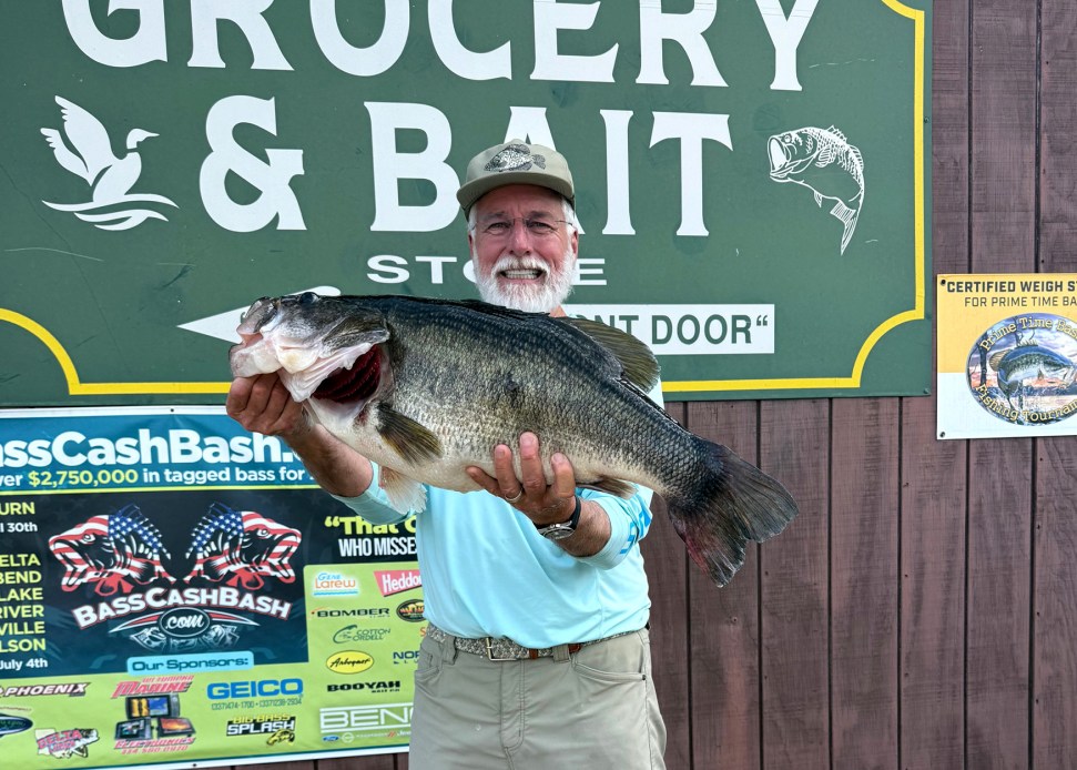 'A Real Rodeo.' Angler Lands 14-Pound Bass After a Wild Fight | Outdoor ...